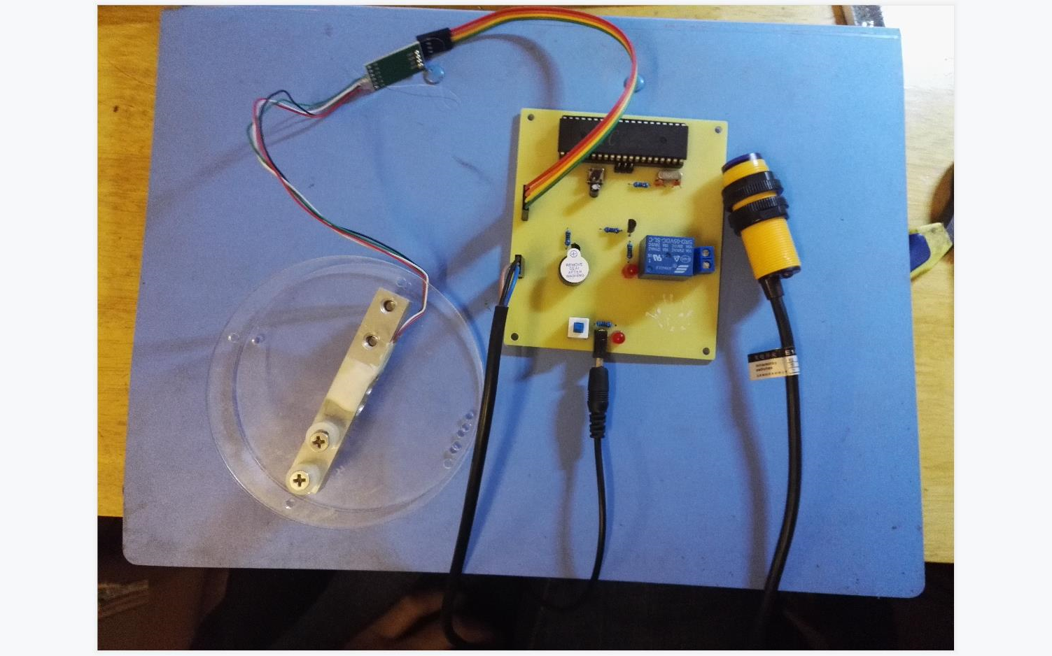 基于51单片机的智能垃圾桶设计垃圾桶满溢监控自动控制系统设计智能...
