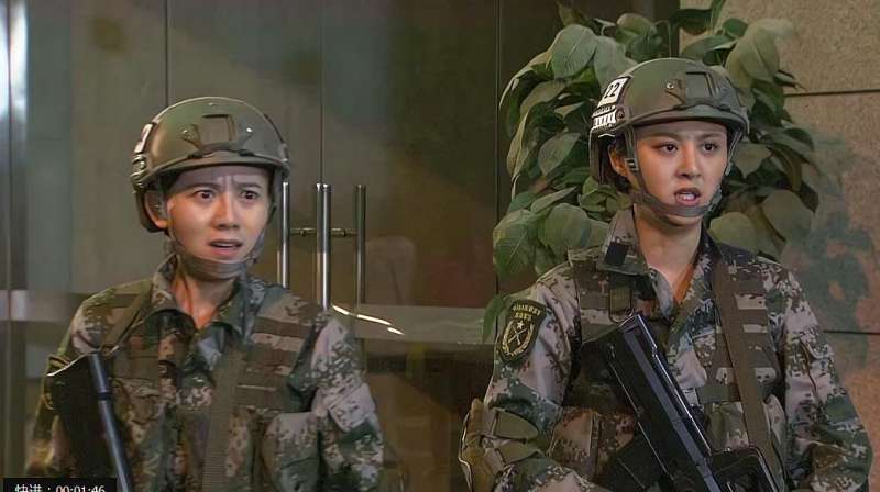 模拟实战演习,女兵就失败了!难道就不会伪装一下自己?