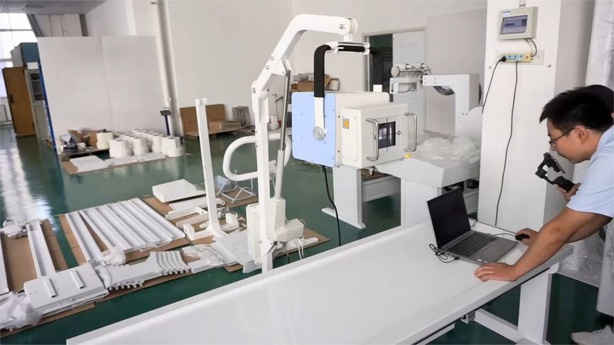 客户来厂实地考察现场演示便携式DRX光机拍片成像过程