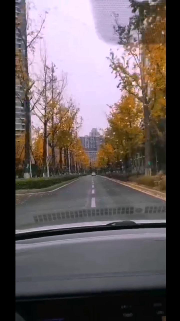 就在启程的时刻 让我为你唱首歌 孤独时候要记得想起我 等到相遇的...