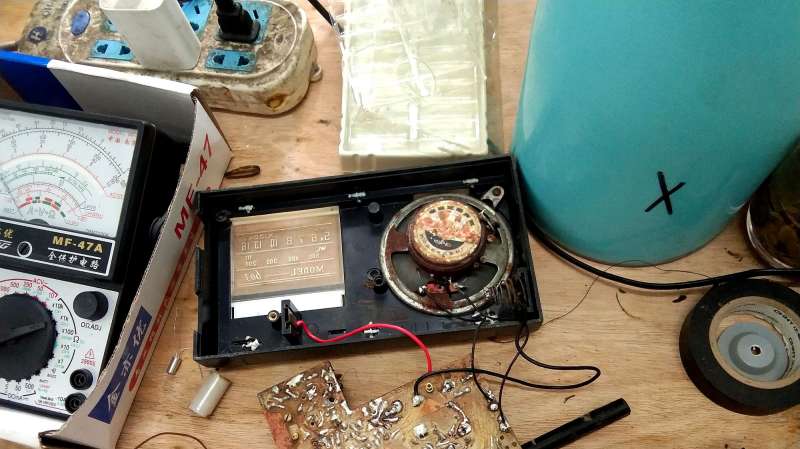 维修大师再三的检测后又取出了珍藏多年的锗管