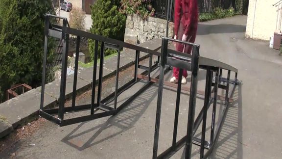 巧妙的汽车举升装备,不用在地上挖大坑