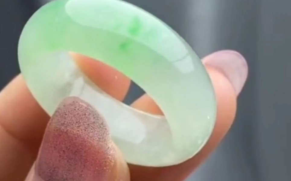 专心做好每一件事就是成功人士,冰阳绿翡翠戒指制作过程