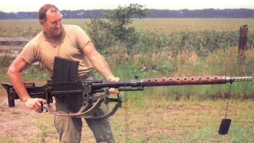 二战时期,一种巨大狙击步枪,一枪就能让庞大装甲车瘫痪!