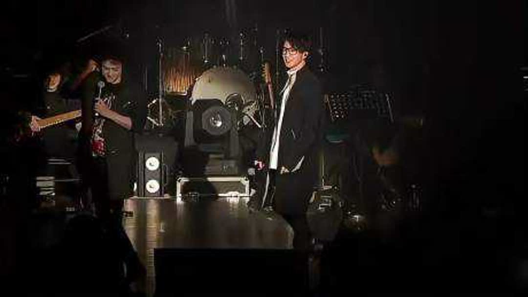 薛之谦悼念赵英俊