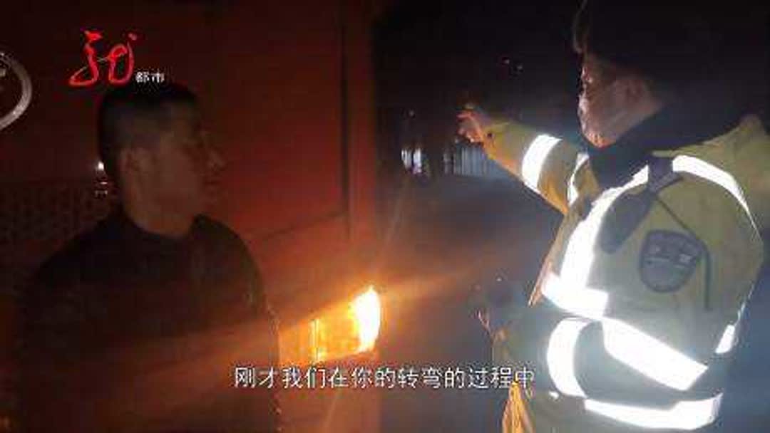 哈尔滨交警和城管联合执法 严厉整治违章违法货车