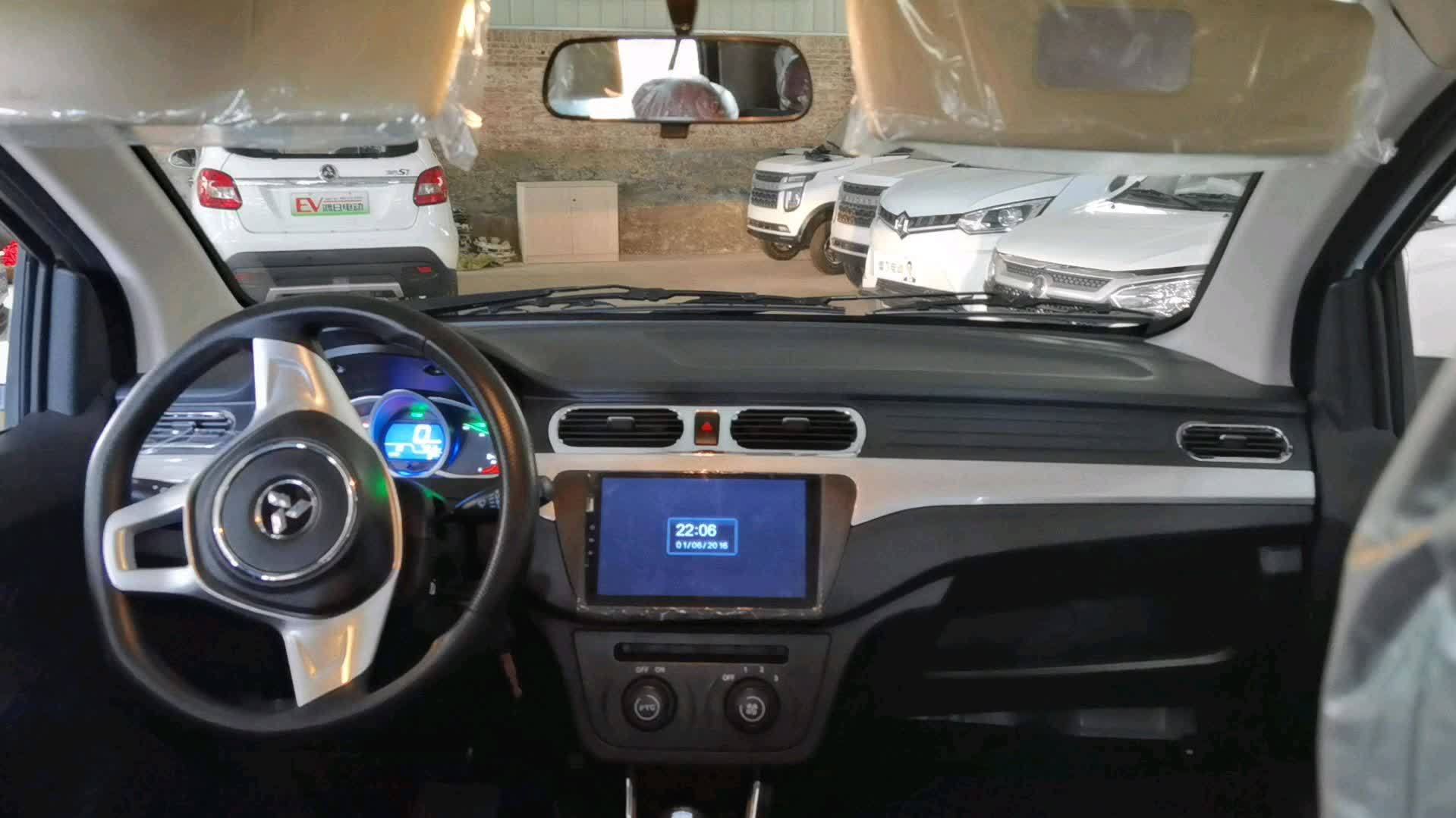 5000瓦电机,6块72伏电池,时速60,充一次电跑260公里