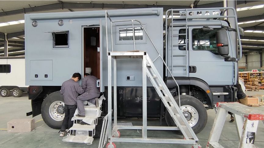 基于重汽汕德卡底盘改装的房车,你能接受它的缺点,才说明真爱它