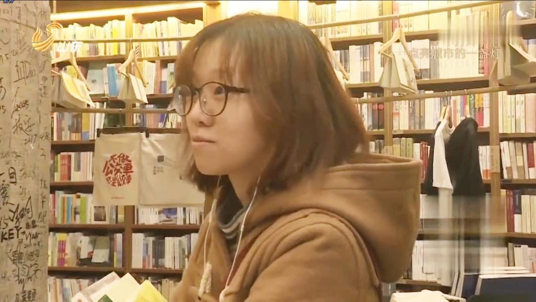 太委屈!银行客服工作到深夜,却还遭受客户辱骂!理解万岁!