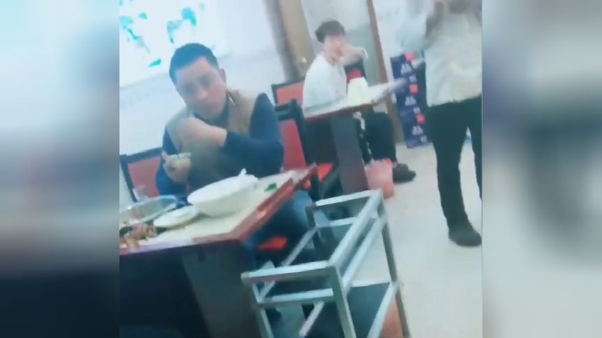 今天一桌客人微信扫码付款手机显示支付成功,为啥没到帐