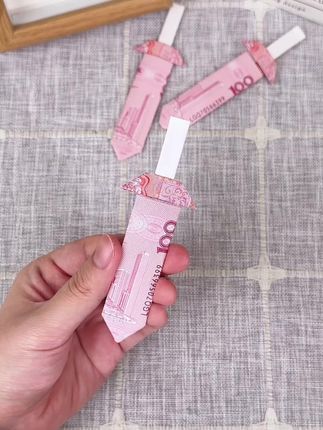 ...就很贵宝剑,超简单,和孩子一起动手试试吧#手工diy #折纸 #亲子手工