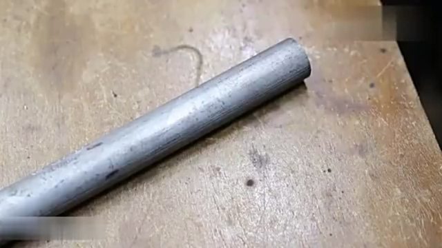 牛人切一段钢管,焊接一个电动起钉器,真是让我脑洞大开啊