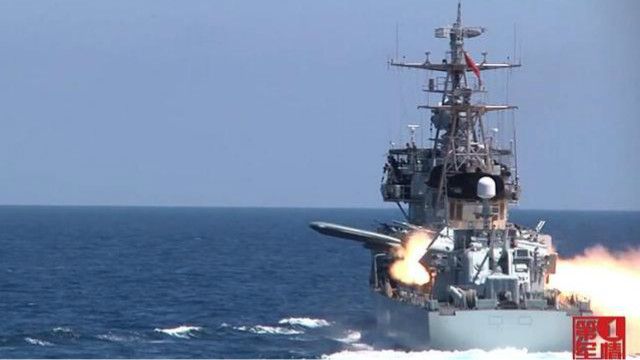 导弹掠海有多壮观?实拍中国海军战舰实弹发射!