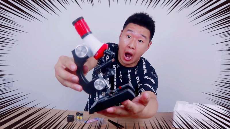 显微镜开箱:用显微镜来观察食人鱼的鱼鳞,会看到什么呢