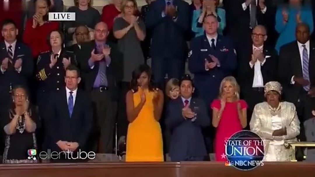 美国总统奥巴马任职最后一天演讲结束后, 扔麦克风, 撒演讲稿