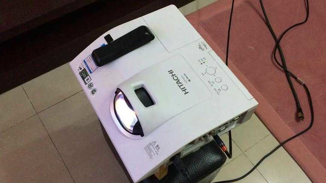 极品显示效果日立K33+双高清短焦投影仪投影机色彩非常好灯泡亮