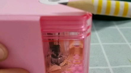 自动削笔刀,好好玩哦,饭也不做了,作业也不写了,一直玩