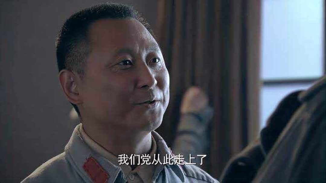 领袖:遵义会议召开,毛主席确定了领导地位,被推举为领袖