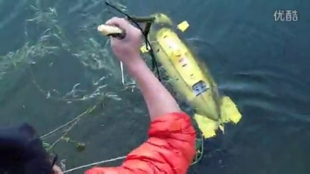 潜艇被绞住螺旋桨,起水