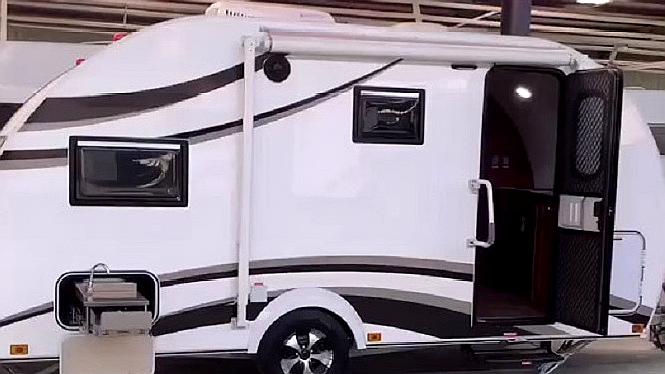 小型拖挂房车,设备齐全,外观时尚,这样的房车你喜欢吗?