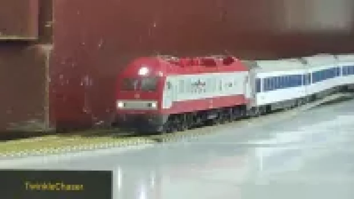 [火车模型]领略直特之光!末代韶山光辉犹在!SS9G高速飙车