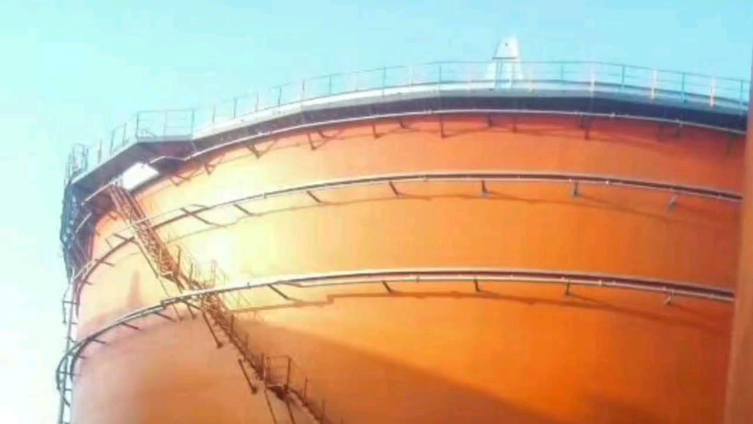 浮船储油罐中心上下浮动浮盘顶制作,油罐之乡宋经理整体人工团队