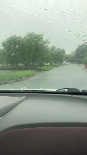 雨天车辆行驶,这些事项太重要了,一定要注意