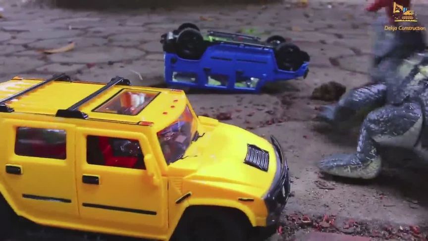 儿童玩具动画:运输车 三轮车路过河边时,遇见大鳄鱼