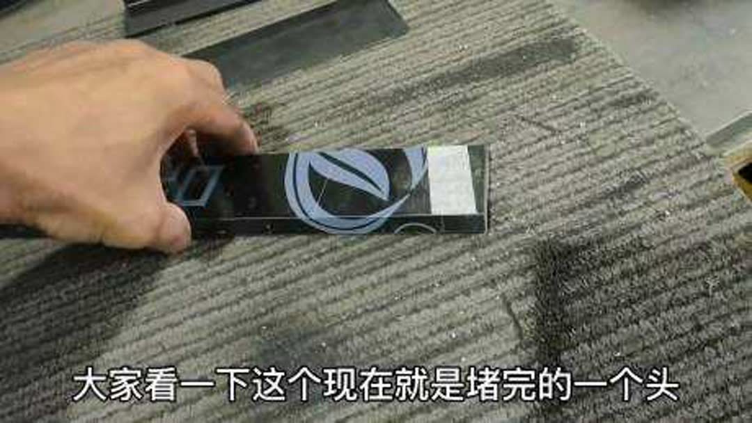 不锈钢踢脚线怎么堵头,看老师傅怎么操作?