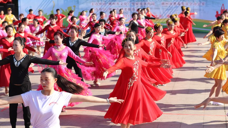 广场舞比赛+禁毒宣传,今早她们在潮州市人民广场诠释健康之美