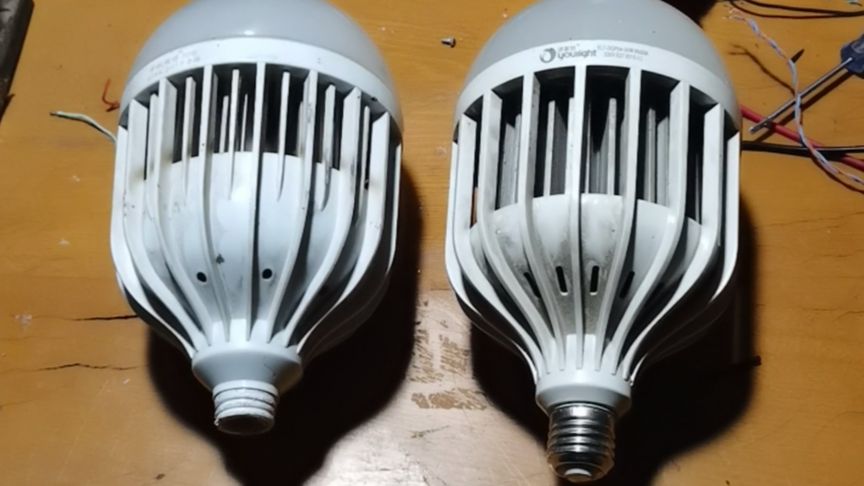 led灯泡维修两例,一支亮亮会灭,一支闪烁还有噪音。