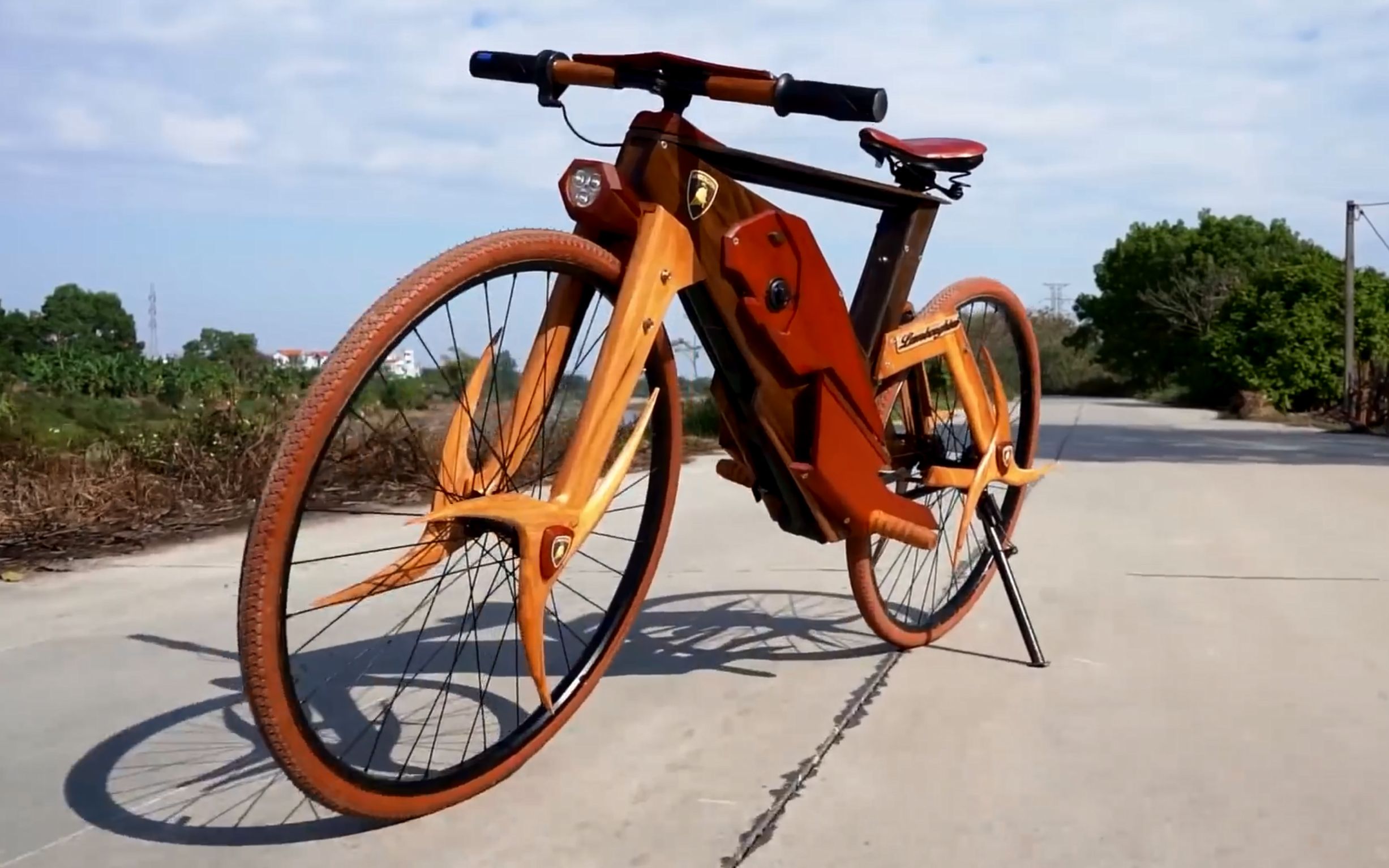 自行车升级电动车过程,全车高档木头制作而成,高级感瞬间爆棚