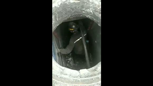 井下铺设电缆,8弯400米 六根 干完也累趴了