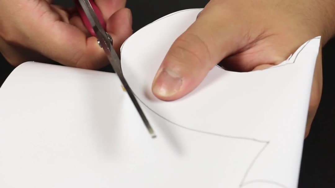 “平衡鸟”为何能悬浮起来?原来问题的关键在这4个回形针上!