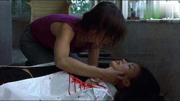 美女为了救妹妹,自己没时间对付坏人,结果不幸中枪身亡