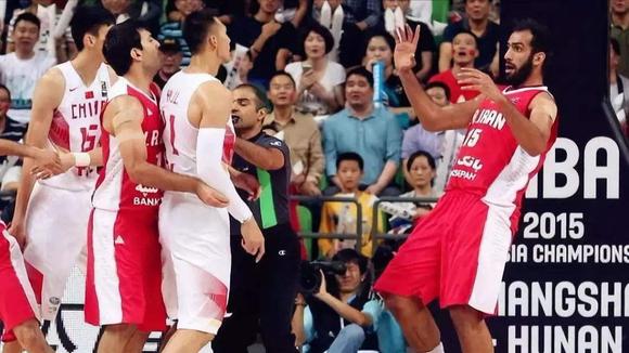 重温2015男篮亚锦赛中国VS伊朗。阿联为赵继伟出头,怒推哈达迪