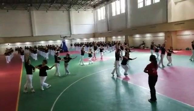 少数民族运动会闭幕式百人队形舞蹈排练中!我参与我快乐ߑ�ߑ