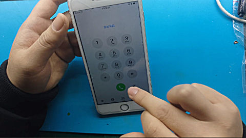 收到一个苹果6p, 插卡无服务和无指纹, 拆机发现里面螺丝少两颗