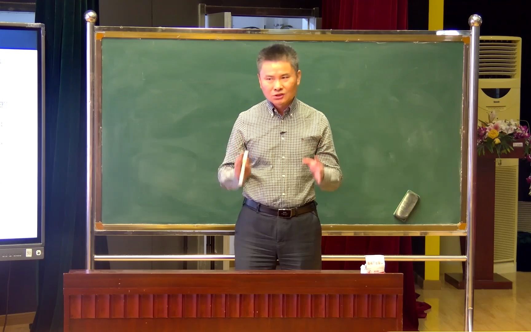 6.讲座 义务教育语文课程标准的变与不变 主讲:潘文彬