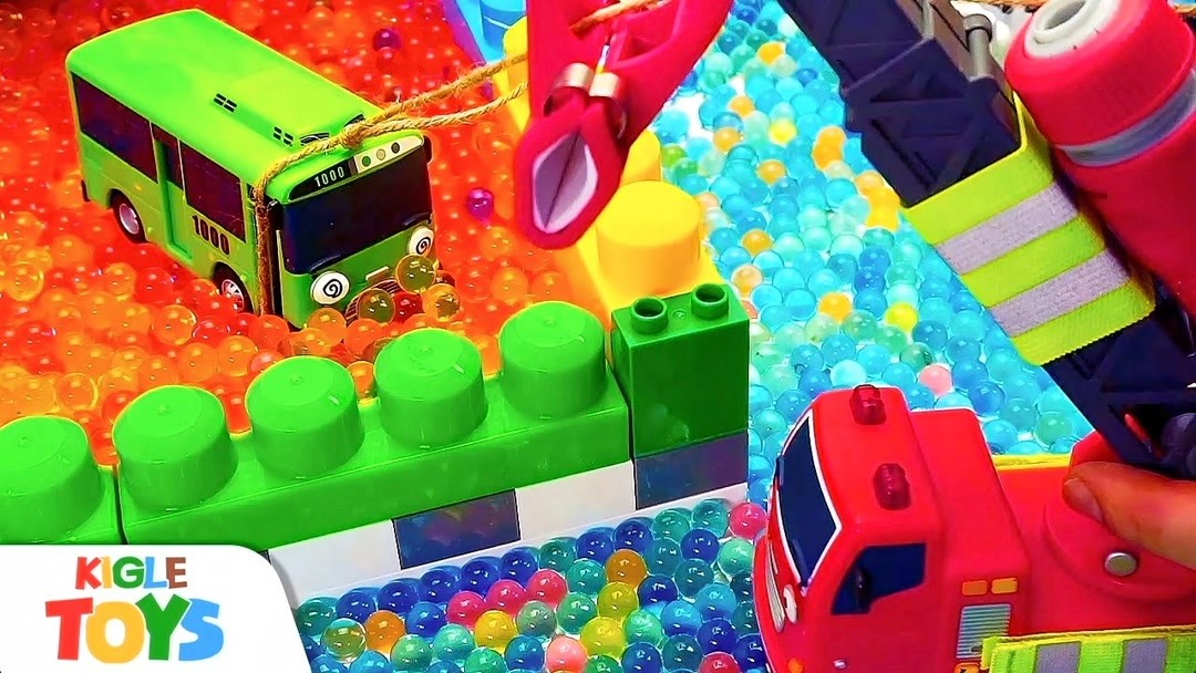 警车救护车超级救援队,海绵宝宝游泳池