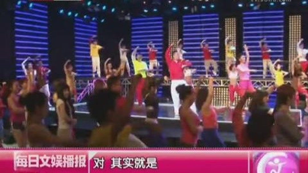 凤凰传奇携新“神曲”大跳“广场舞” 称记动作很难