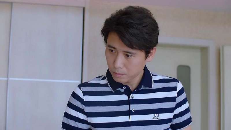 美女信用卡突然被冻结,经济上出问题,竟连保姆都请不起了