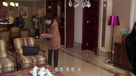 房产中介拿客户的房子接待父母,把自己包装成总裁,太能装了!