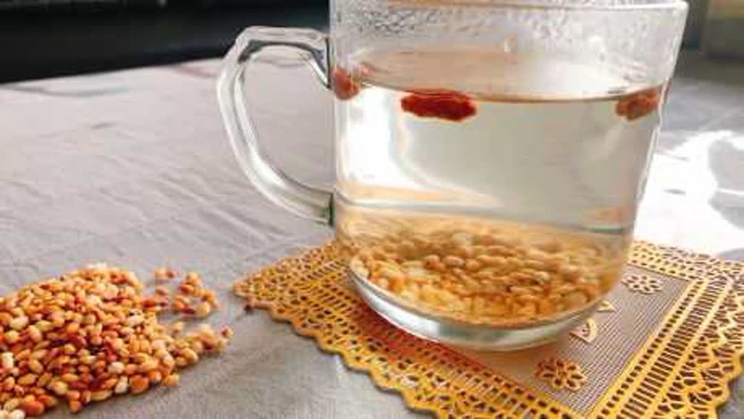 想喝茶不用买,大米炒糊泡茶喝,去油消食解油腻