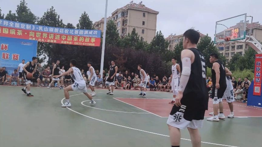 狼撕狗咬的防守,打出县级最高水平攻防,老球痞们体能不支,惜败