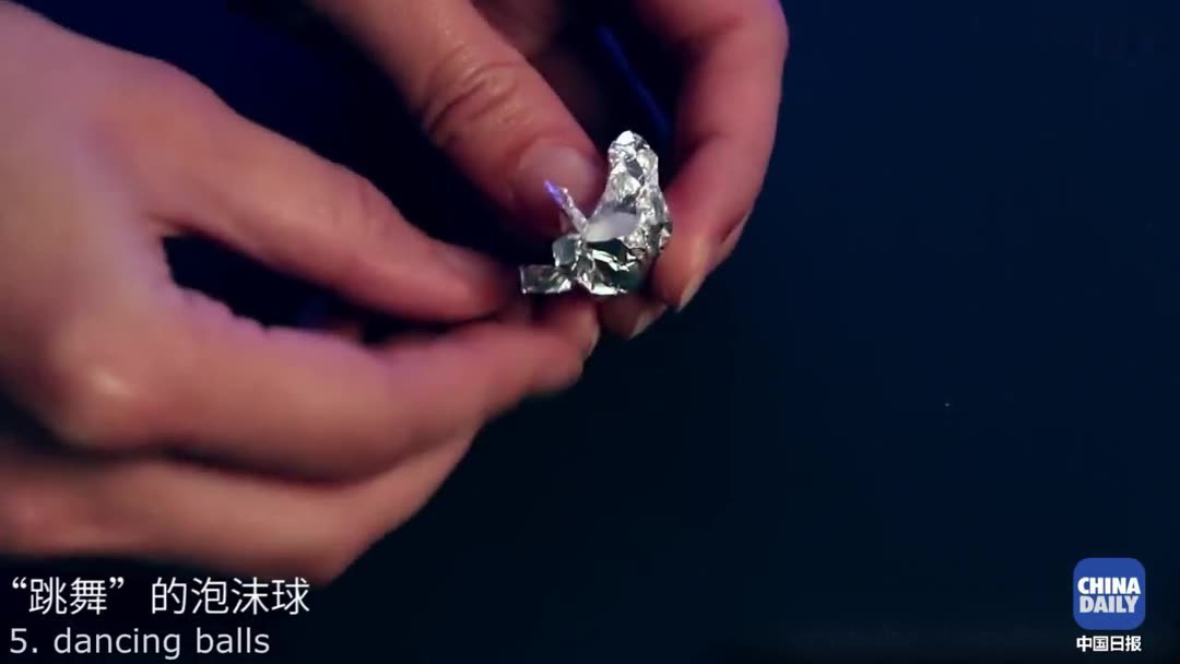 静电还能这么玩?这5个神奇的静电小实验让你秒变科学达人!