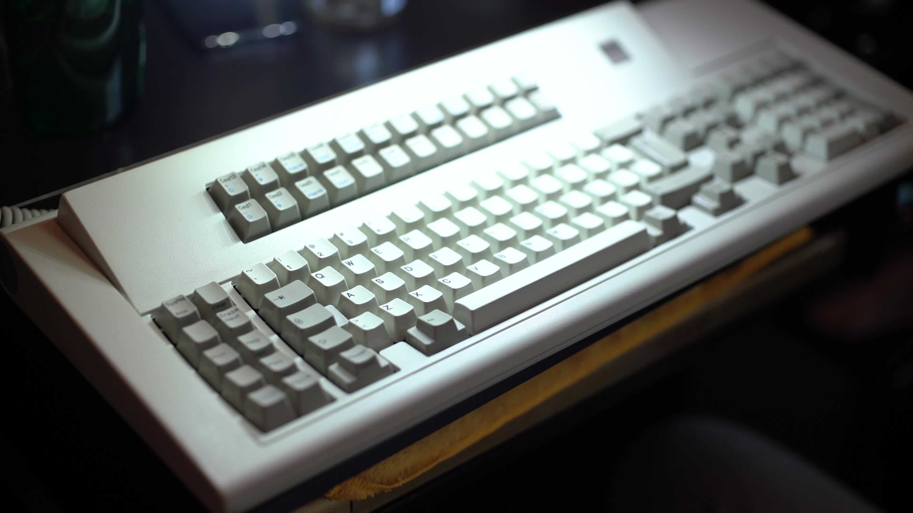IBM 3270 PC Keyboard (Model F 122),电容屈蹲弹簧打字声音