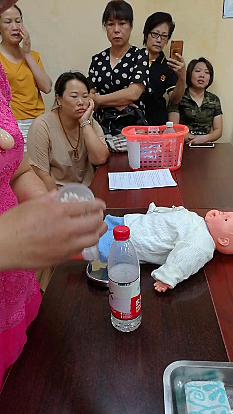 为婴儿四肢表皮擦伤进行护理