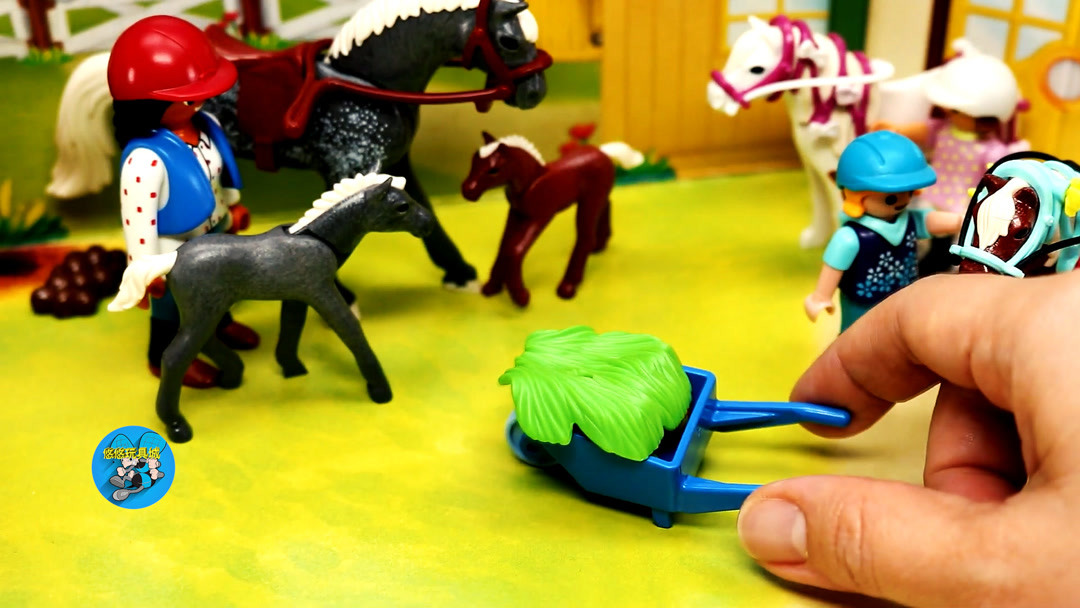 儿童小农场动物玩具组装栅栏马棚小推车白菜味大马玩具,亲子互动