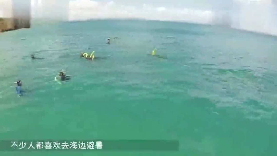 老外舍不得坐快艇,用啤酒瓶自制水下推进器,看完都想试!
